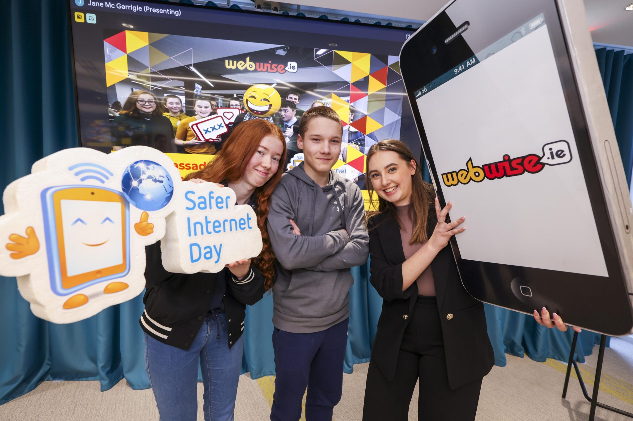 Laois students take leading role in promoting online safety - Laois Today